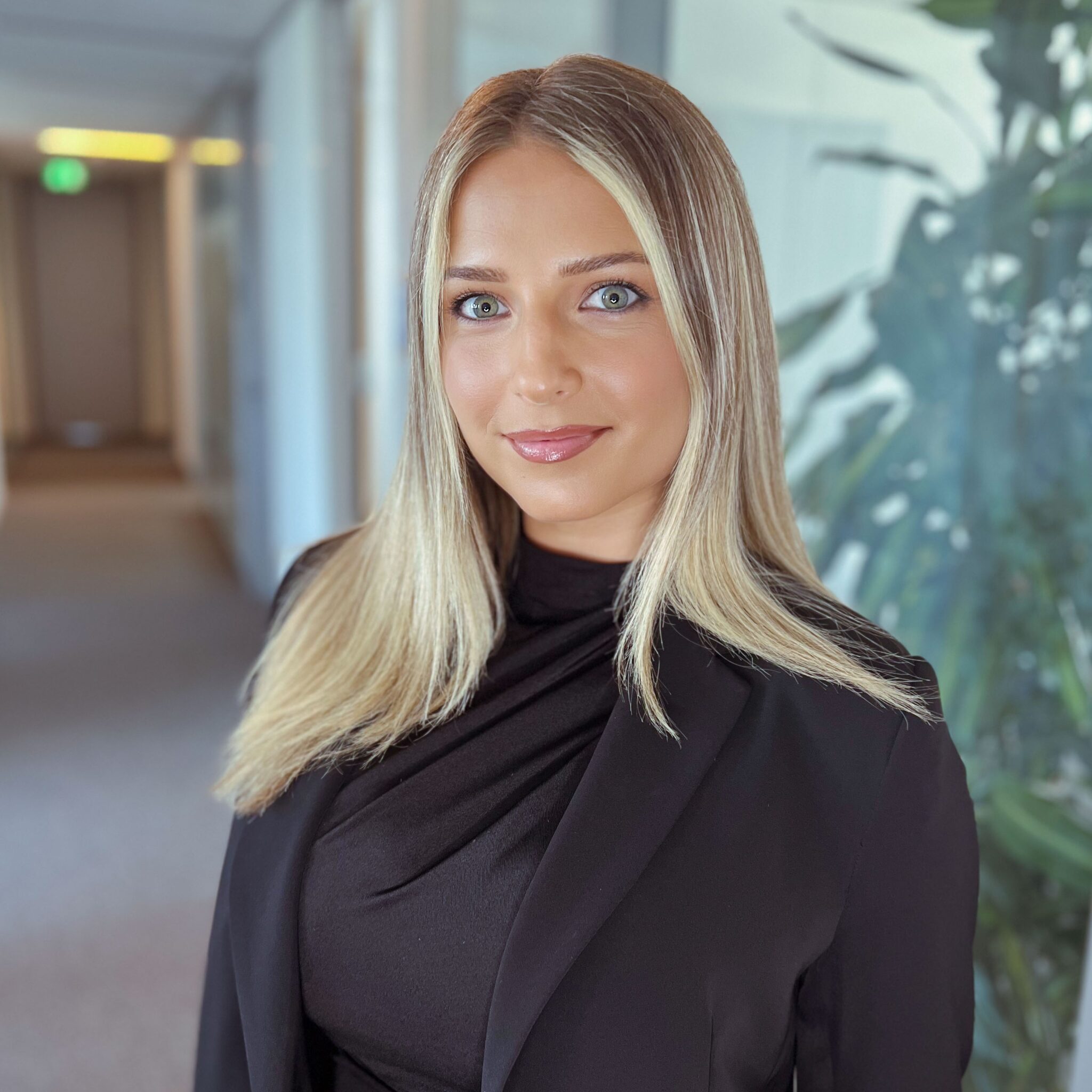 Über Uns - FRA Services AG - Financial Analyses